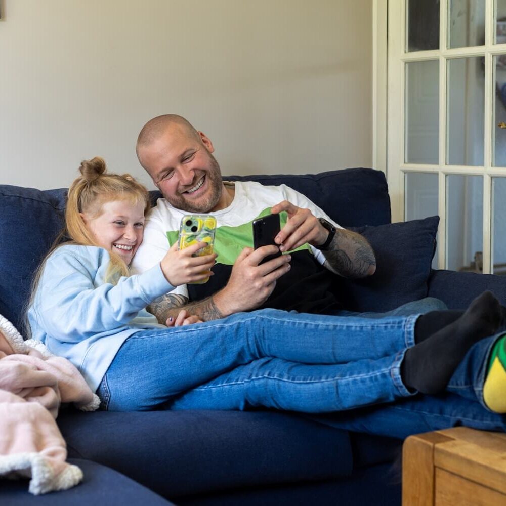 The pros and cons of giving a child a mobile phone - Family Action